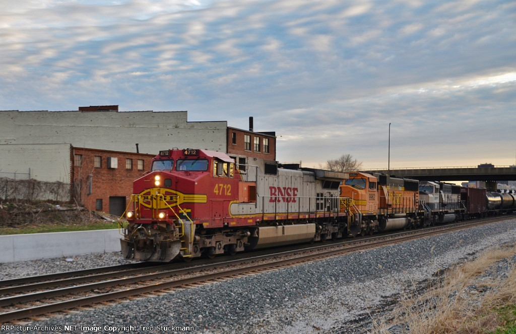 BNSF 4712 leads K055.